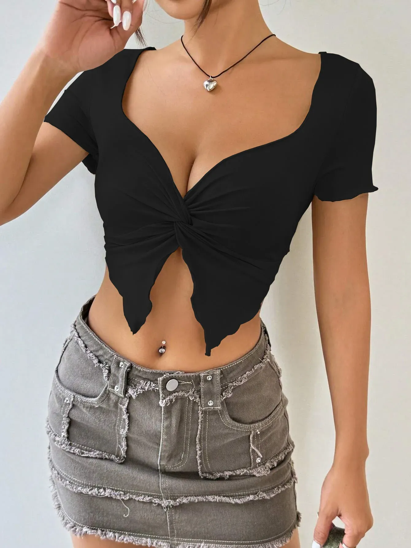 Black Sweetheart Knot Crop Top - NEWME