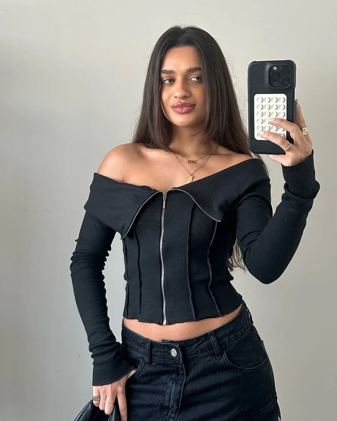 Black Solid Off Shoulder Crop Top - NEWME