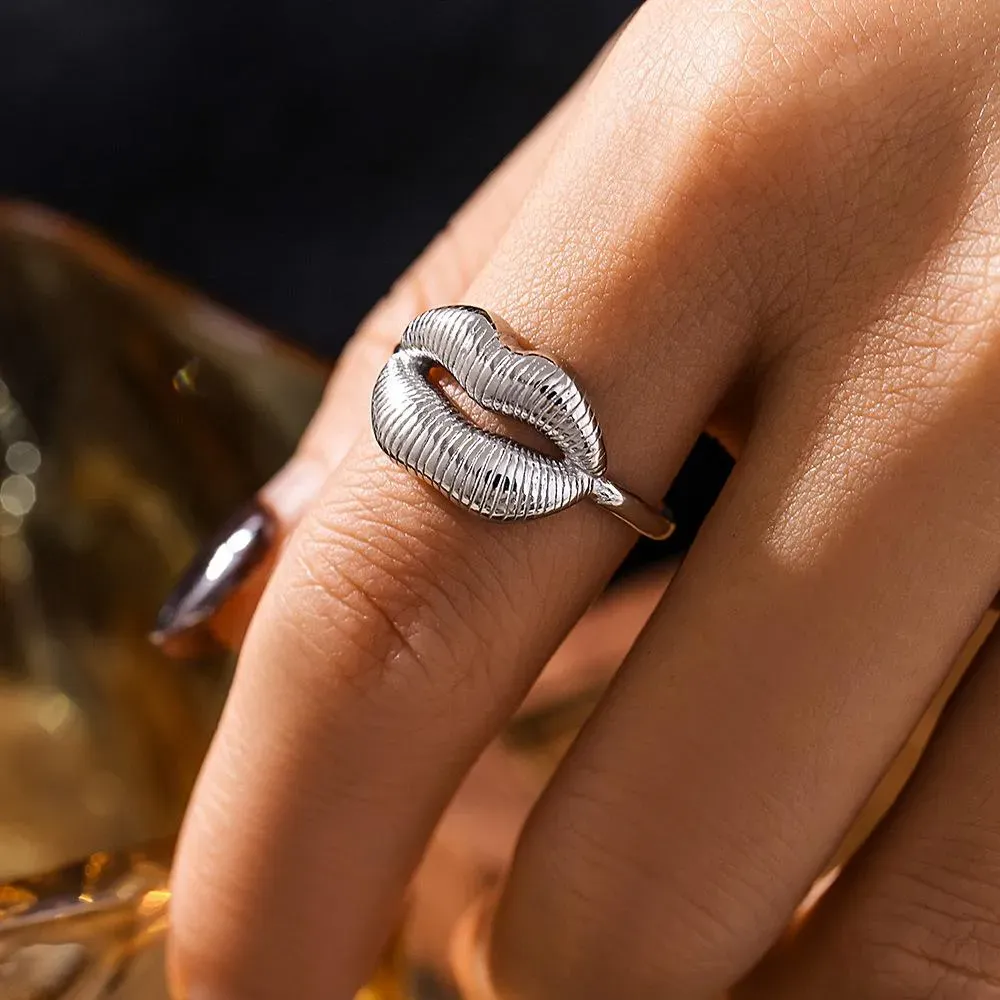 Imitation Silver Quirky Lip Cocktail Ring - NEWME