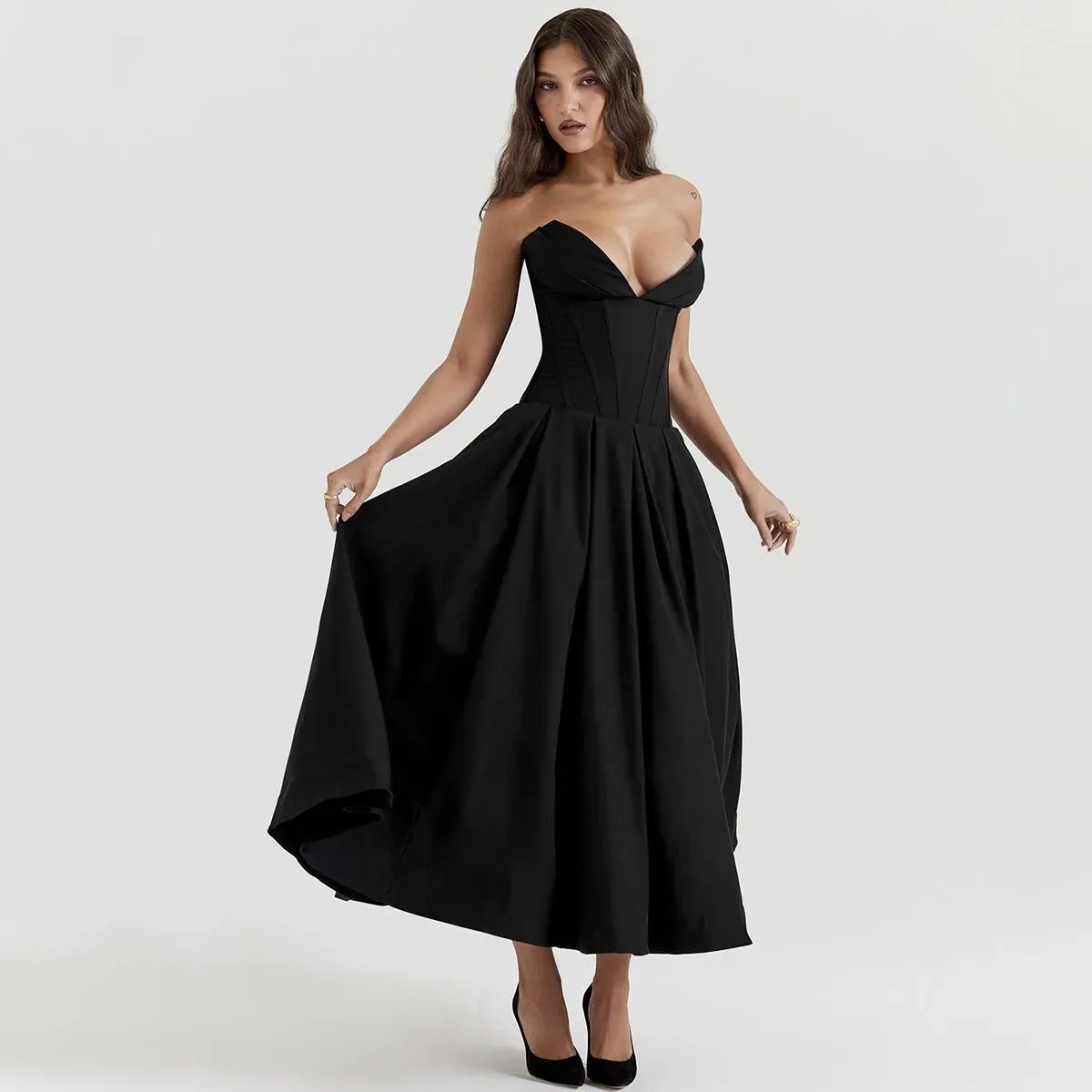 Black Solid Sweetheart Neck Gown - NEWME