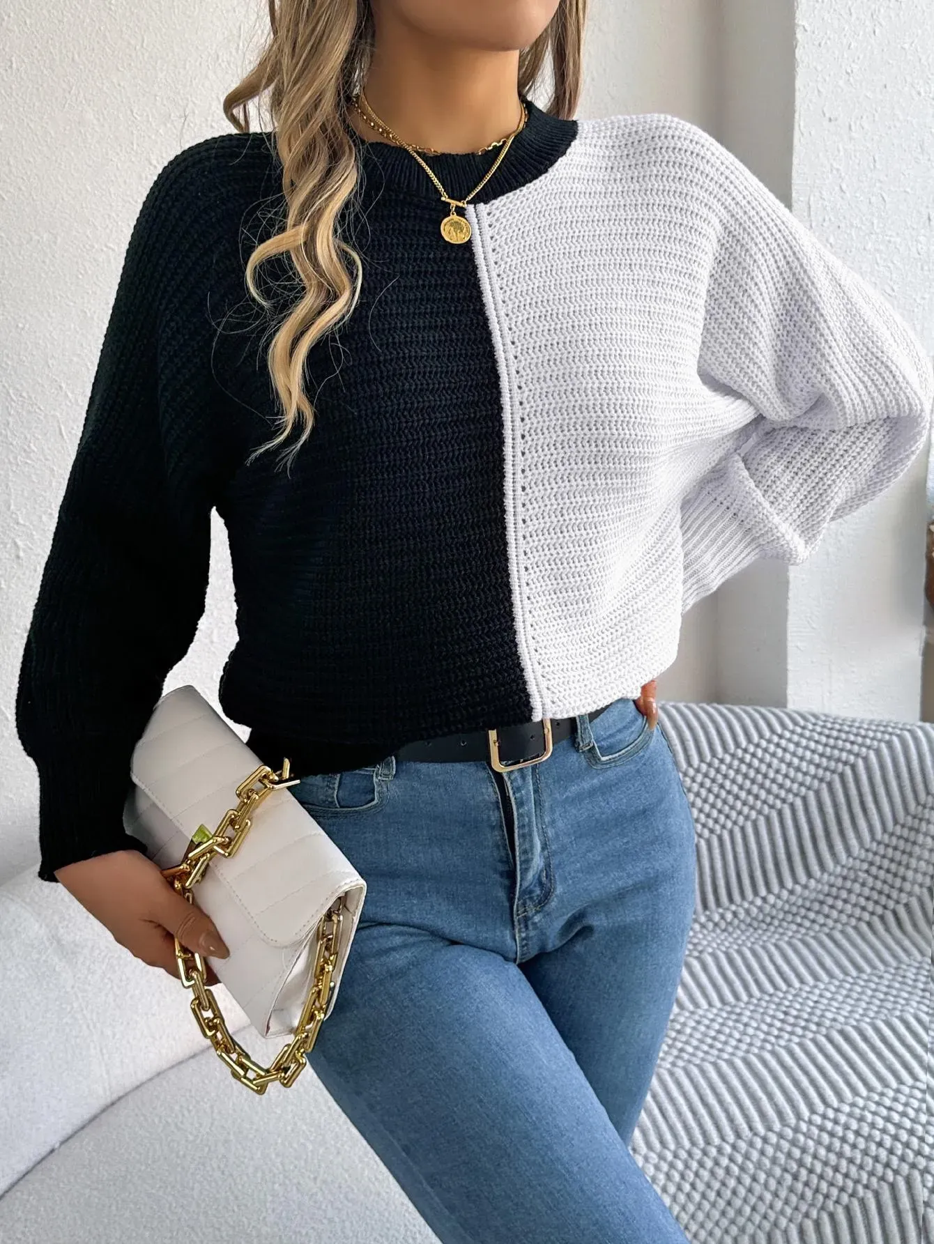 White Colorblock Sweater - NEWME