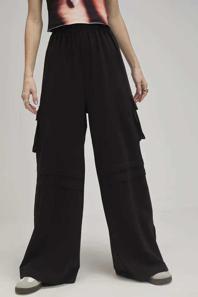 Black Wide Legged Trousers With Side Pockets - NEWME