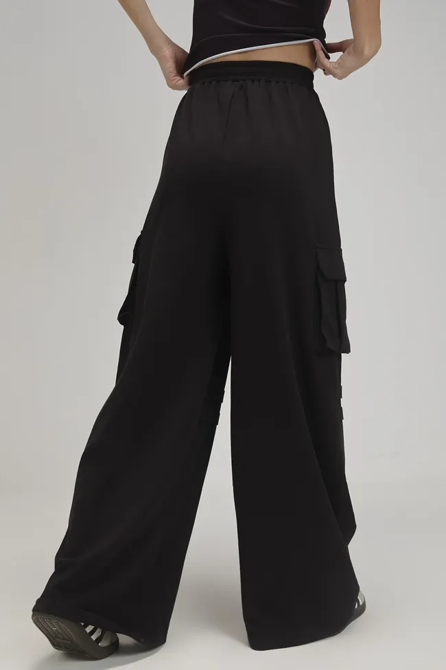 Black Wide Legged Trousers With Side Pockets - NEWME
