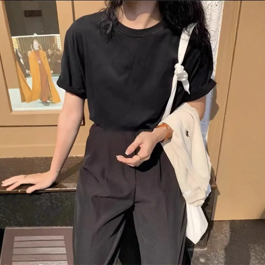 Black Solid Crew Neck Tshirt - NEWME