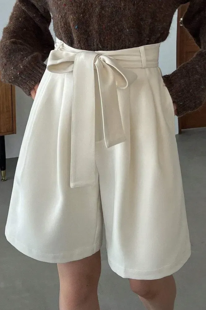 Off White High Rise Pleated Shorts - NEWME