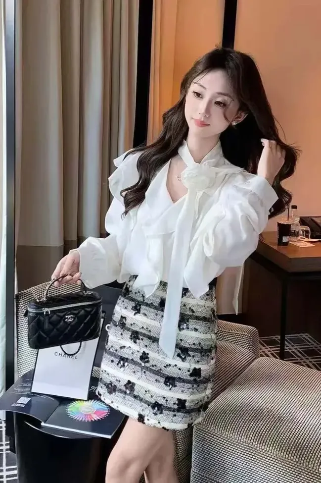 Black Sequined A-Line Mini Skirt - NEWME