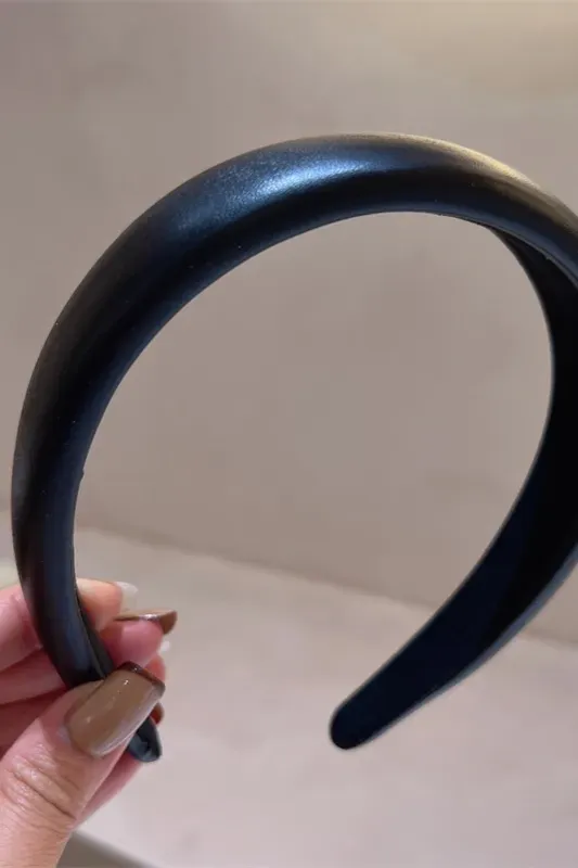 Black Solid Sleek Hairband - NEWME