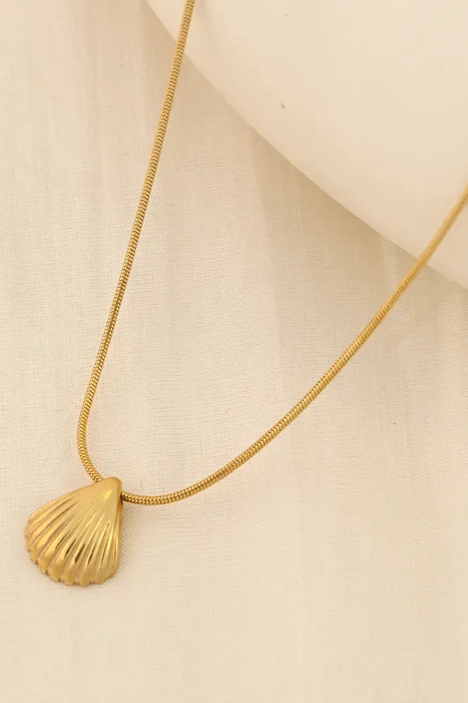 Gold Elegant Shell Pendant Necklace - NEWME